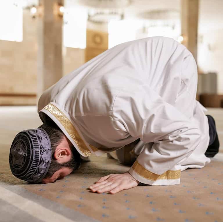 Wie beten Muslime und wie heißen die Gebete?